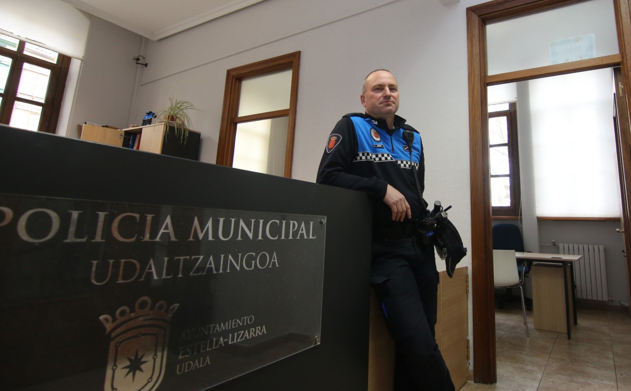 Patxi Martínez asume la jefatura de la Policía Municipal de Estella ...